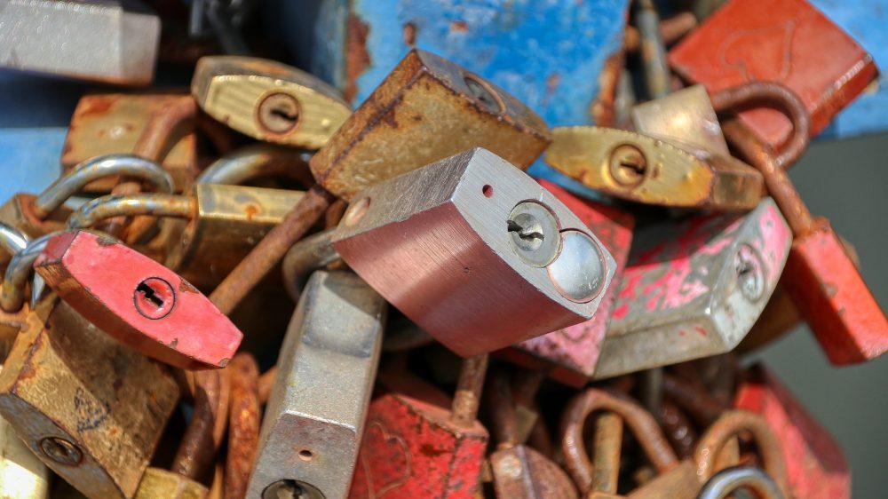 Decoding Female Narcissism: Unveiling the 7 Telltale Signs - Magfen Journal